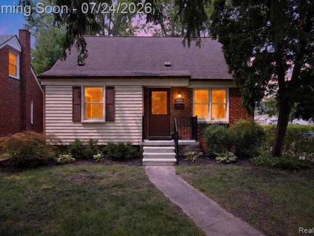 3225 N Altadena Ave, Royal Oak, MI 48073