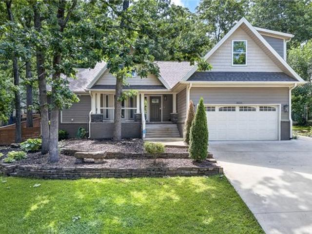 3225 N Kings Cross, Fayetteville, AR 72703