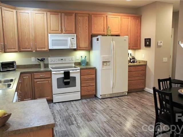 3225 Abbey Walk Lane