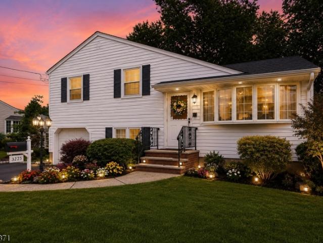 3225 Beverly Rd