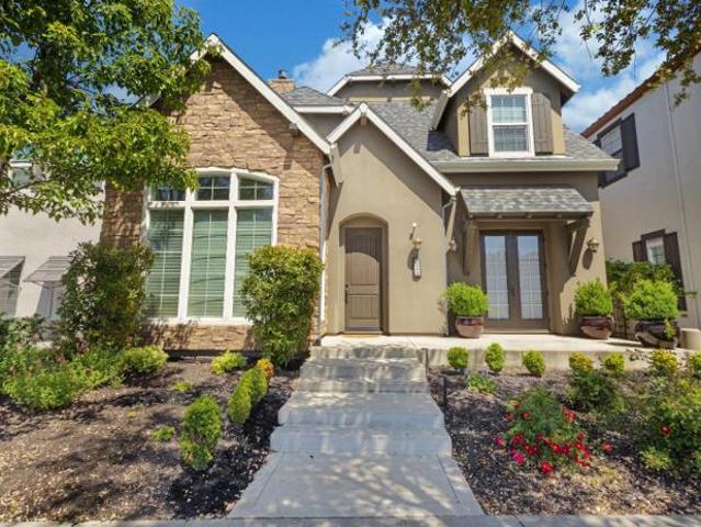 3225 Crocker Dr, Sacramento, CA 95818