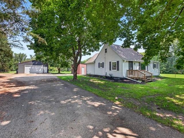 3225 Pinewood Rd SE, Rochester, MN 55904