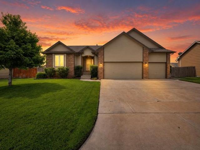 3225 S Bluelake Ct, Wichita, KS 67215