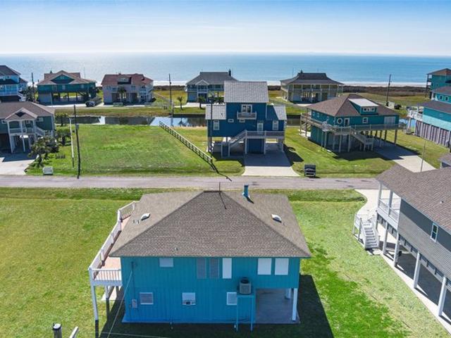 3225 Sea Castle Dr, Port Bolivar, TX 77650