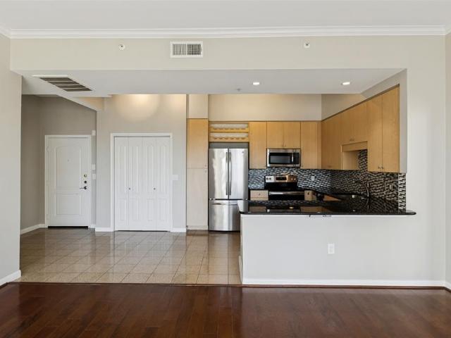 3225 Turtle Creek Boulevard # 1111