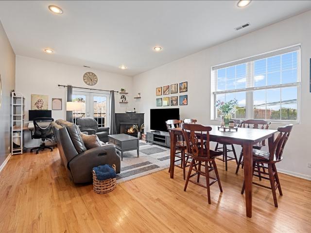 3225 W Fullerton Avenue # 3 NE