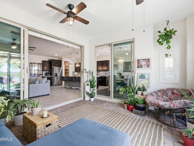 3226 E LUNA Drive