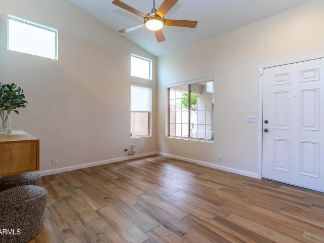 3226 e wahalla lane