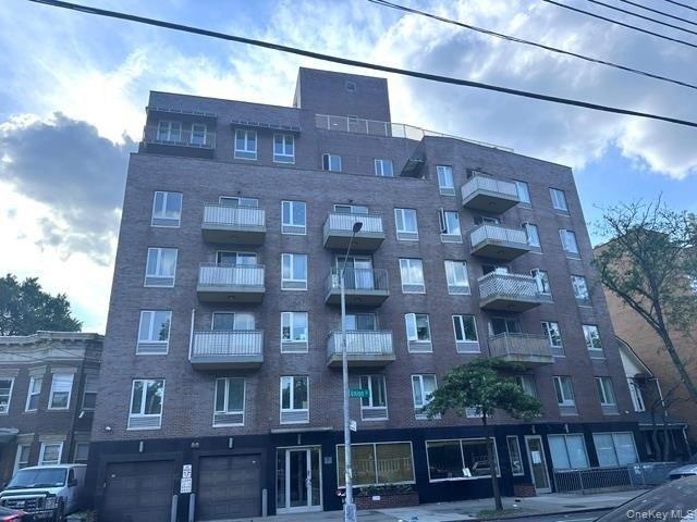 3226 Union St Apt 5E, Flushing, NY 11354