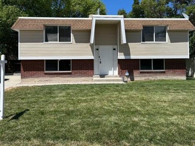 3226 W Meadow Wood Way S, Taylorsville, UT 84129