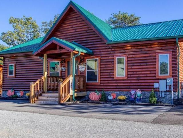 3226 White Falcon Way, Pigeon Forge, TN 37863
