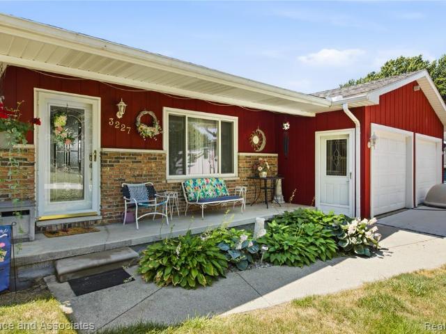 3227 N Shoreview Drive
