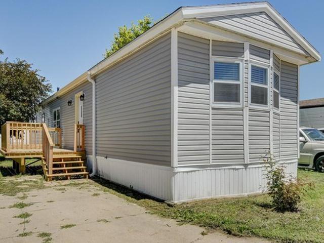 3227 Hopi Dr, Council Bluffs, IA 51501