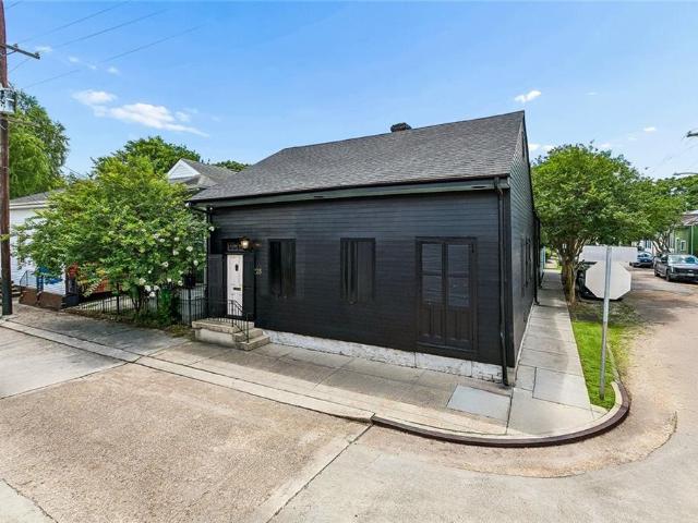 3228 Annunciation Street