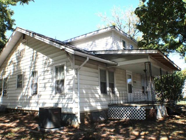 3228 SE 6th St, Topeka, KS 66607