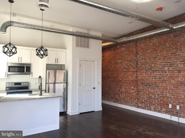 3228 W Diamond Street