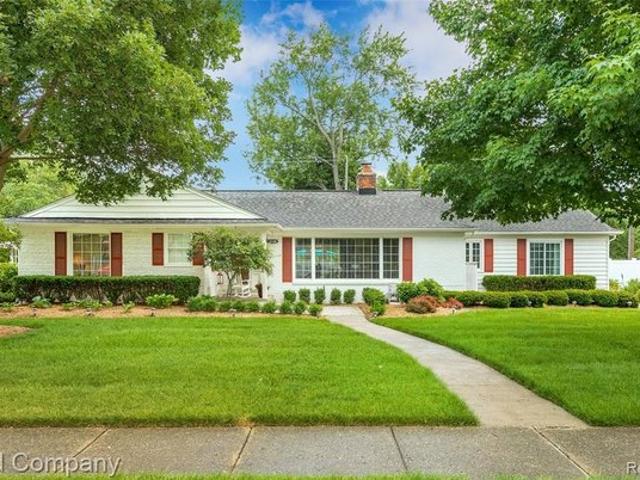 32291 Verona Cir, Beverly Hills, MI 48025