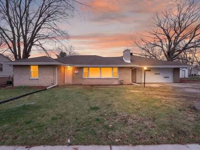 3229 Blackstone Ave, Rockford, IL 61101