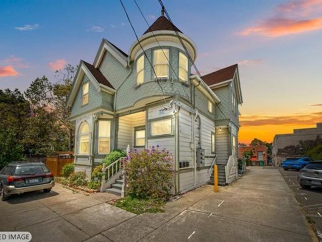 3229 Elm St, Oakland, CA 94609
