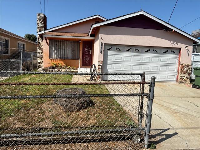 3229 W 108th St, Inglewood, CA 90303 | MLS #TR26083 | Compass