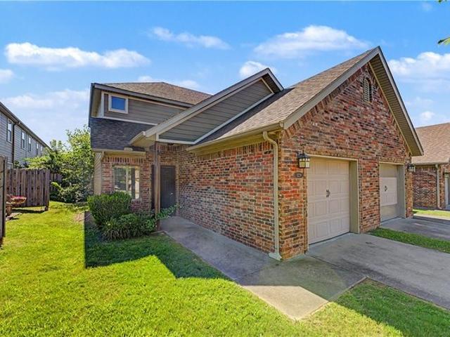 3229 W Montrail Pl, Fayetteville, AR 72704