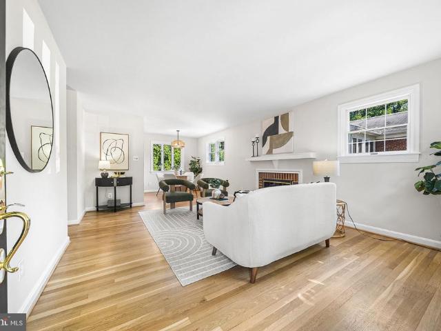 3220 Norfolk Lane