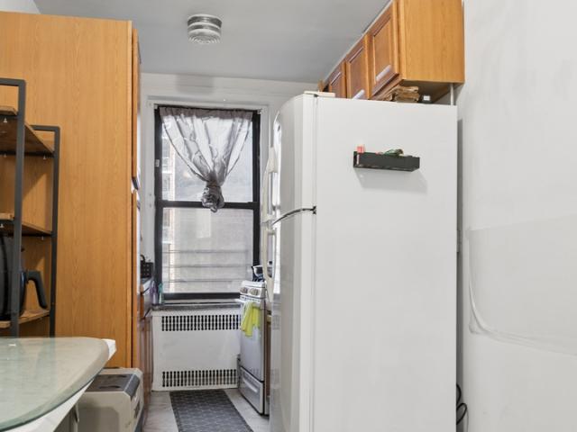 3220 Ave H 1E