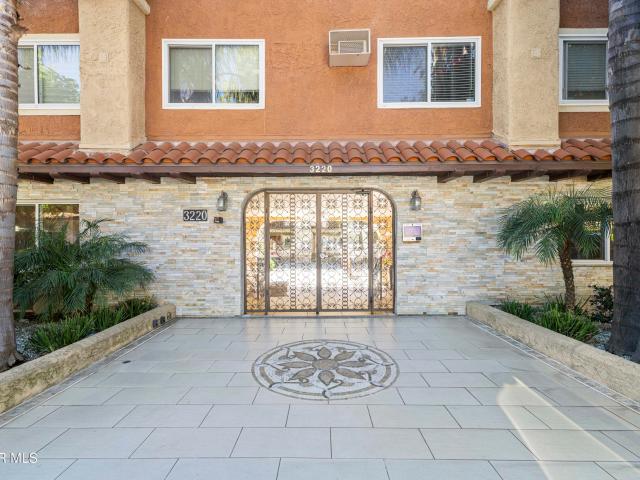 3220 Altura La, Unit 220, La Crescenta, CA 91214 | MLS #26002 | Compass