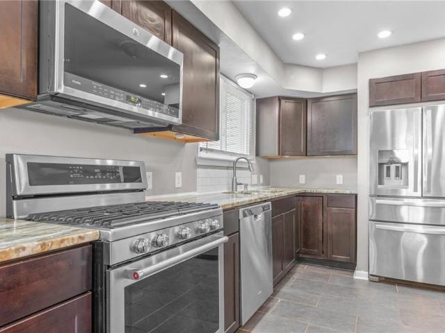 3220 Deer Park DR