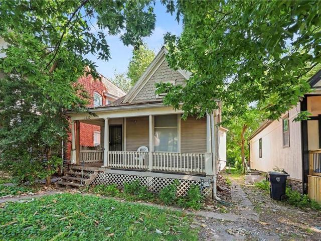3220 E 11th Street