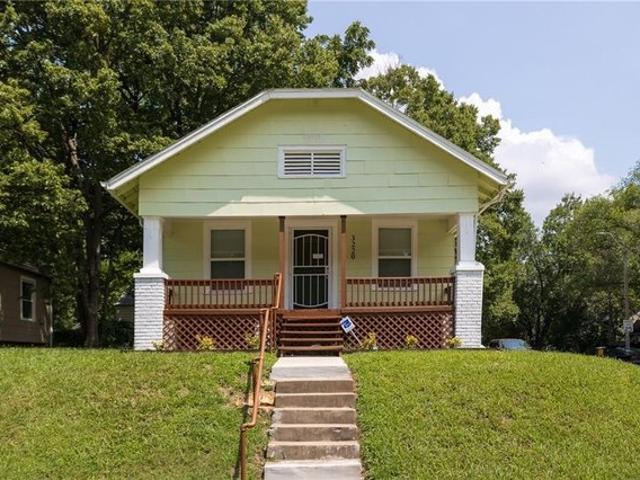 3220 E 68th St, Kansas City, MO 64132
