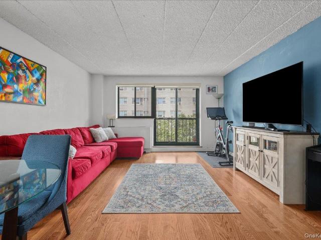 3220 Fairfield Avenue 4D