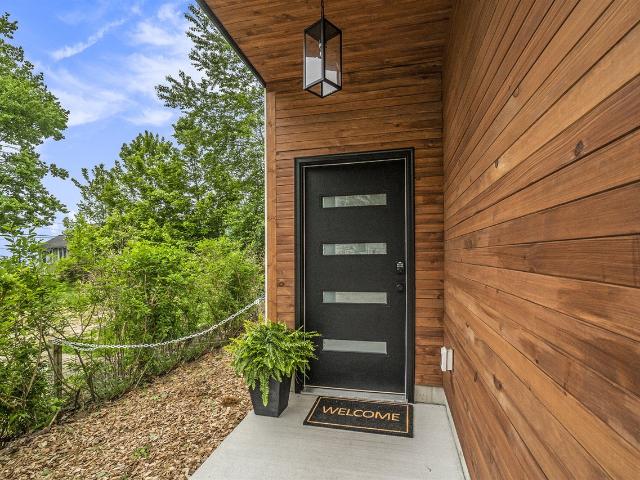 3220 Lakeshore Drive