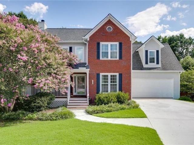 3220 Plantation Run Dr, Loganville, GA 30052