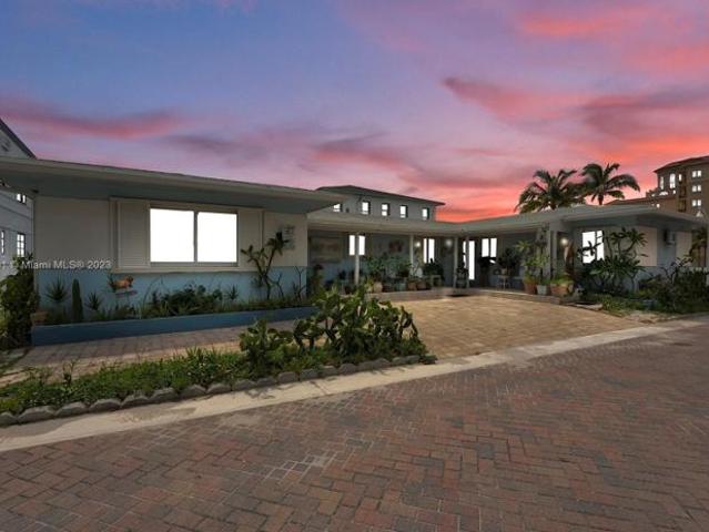 3220 Surf Rd N, Hollywood, FL 33019