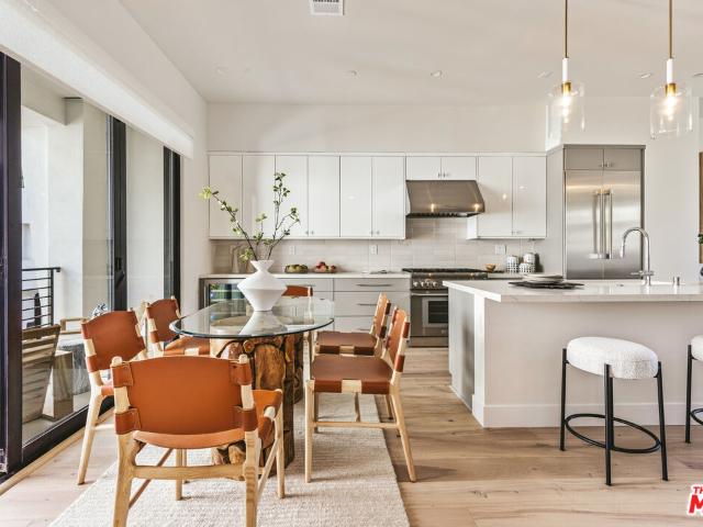 3220 S Barrington Ave, Los Angeles, CA 90066 | MLS #26686 | Compass