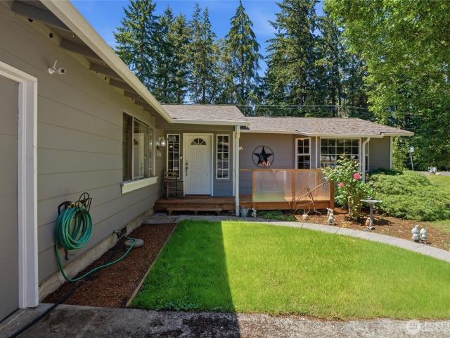3220 SE Azalea Avenue