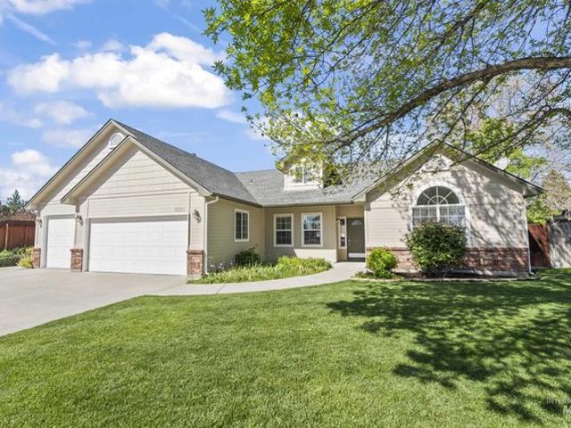 3221 N Lilyturf Ave, Meridian, ID 83646