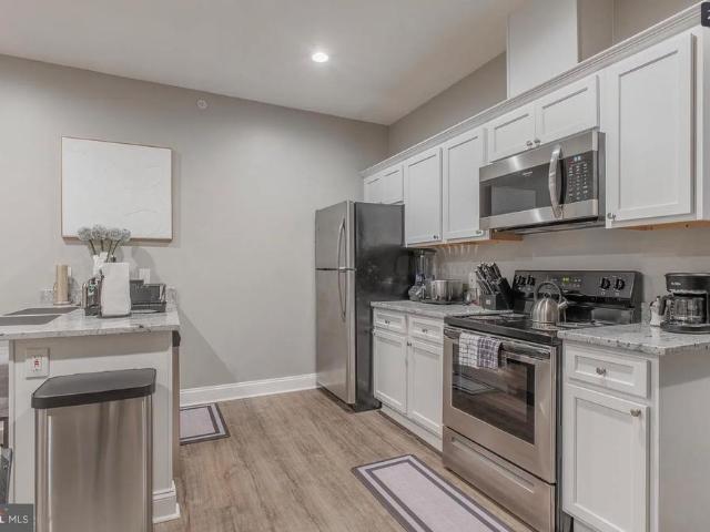 3221 Noble St. 3