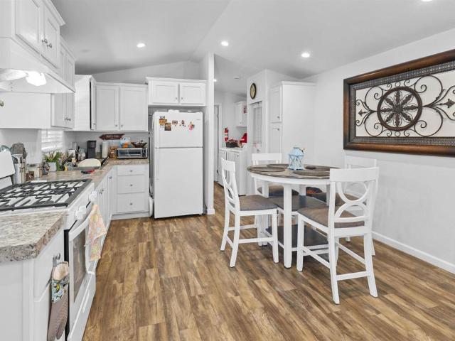 3221 Bancroft Drive 25