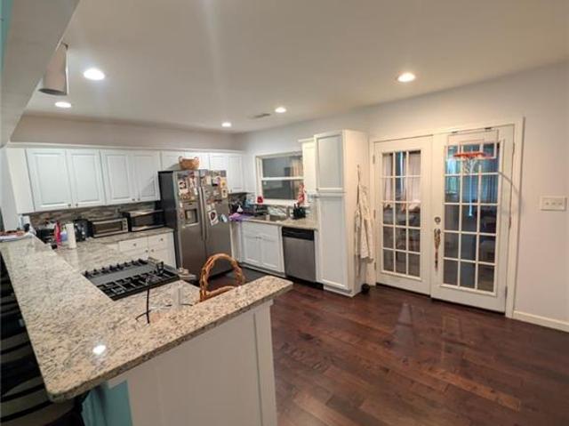 3221 Bobolink Drive
