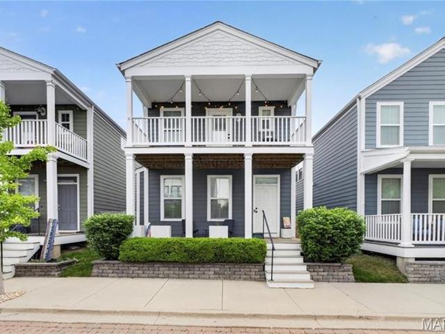 3221 Camp St, Saint Charles, MO 63301