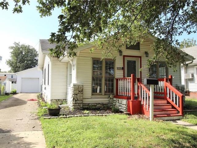 3221 Champaign Ave, Mattoon, IL 61938