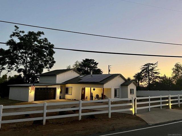 3221 E Victoria Dr, Alpine, CA 91901