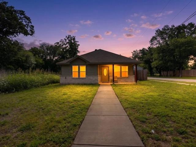 3221 Gibbons St, Greenville, TX 75401
