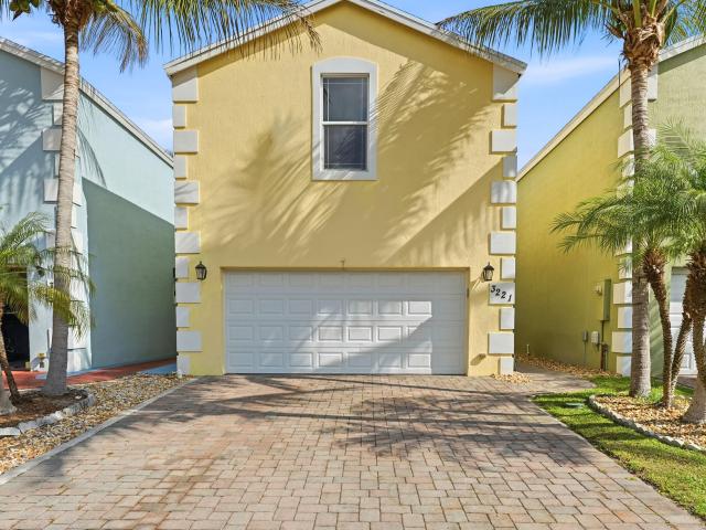 3221 John's Pl, Palm Springs, FL 33461 | MLS #B26008 | Compass