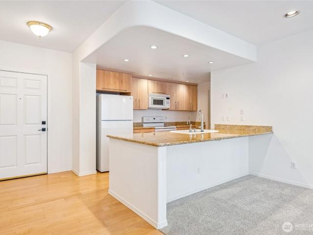 3221 SW Avalon Way # 313