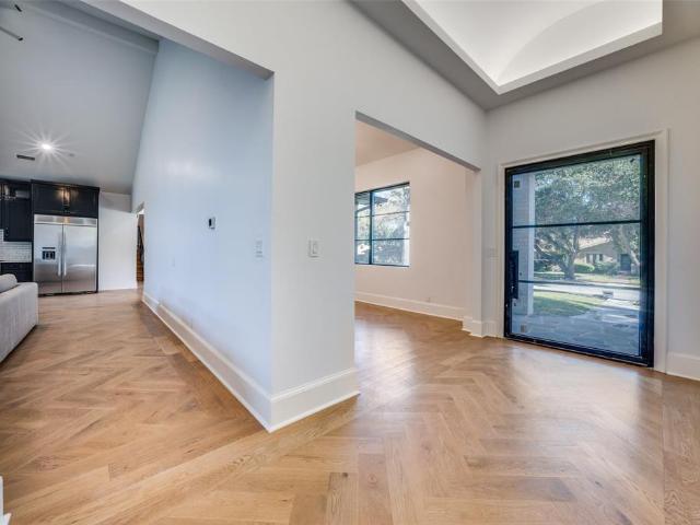 3221 S Glenbrook Drive