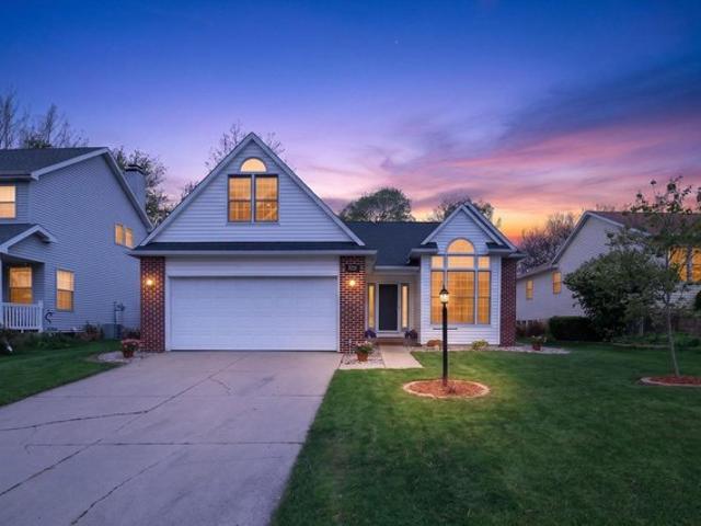 3221 W Wild Cherry Rdg, Mishawaka, IN 46544