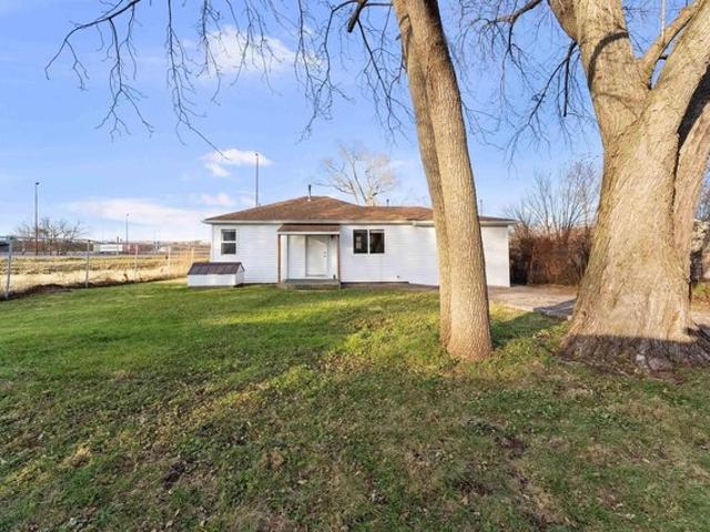 3221 66th Ave, Moline, IL 61265